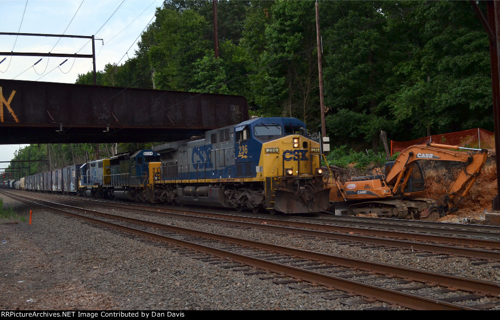 CSX AC44CW 236 leads Q417-03